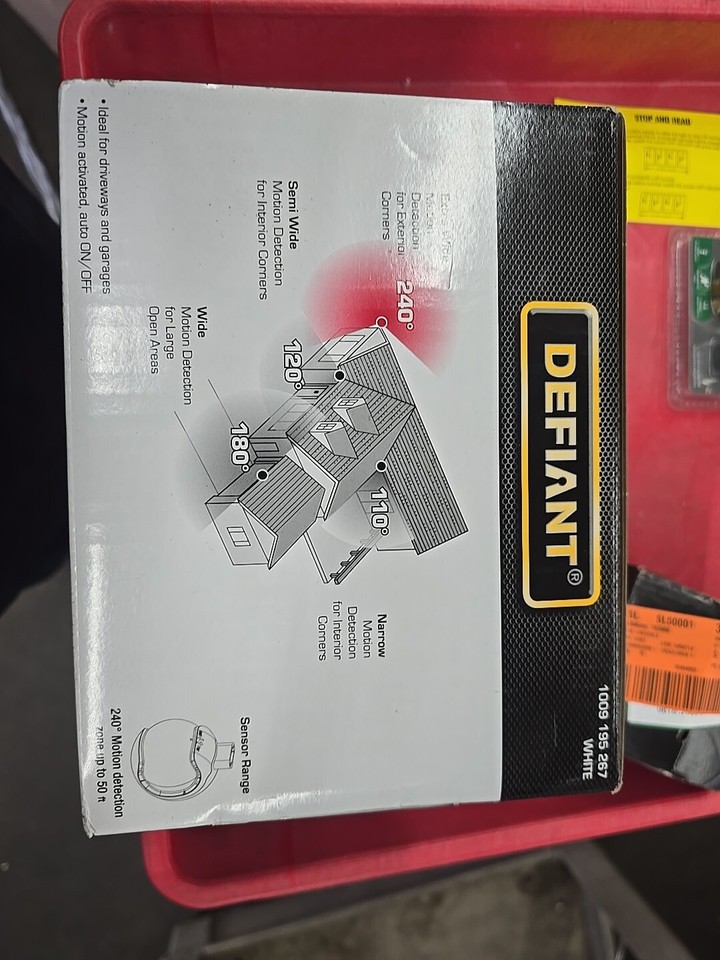 Defiant 2-Head Dusk-to-Dawn LED Security Flood Light 1400 Lumens ...