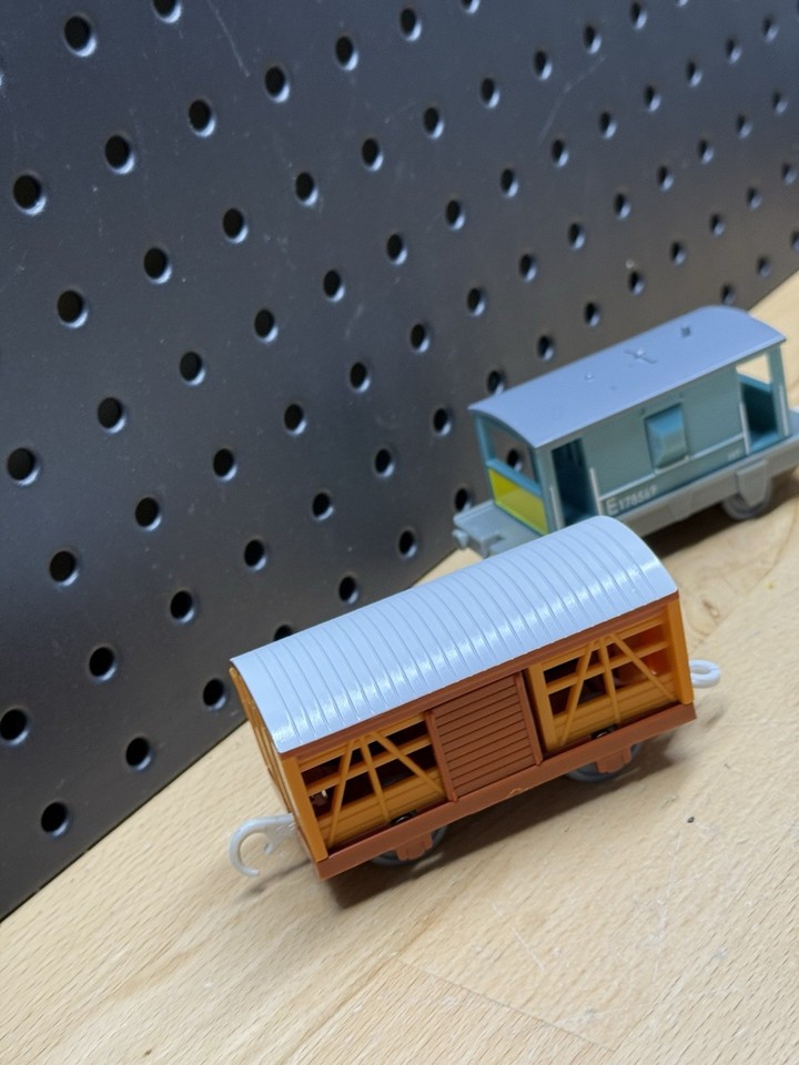 Thomas & Friends Trackmaster Cargo Blue Brake Van Brown Cattle Car Lot ...