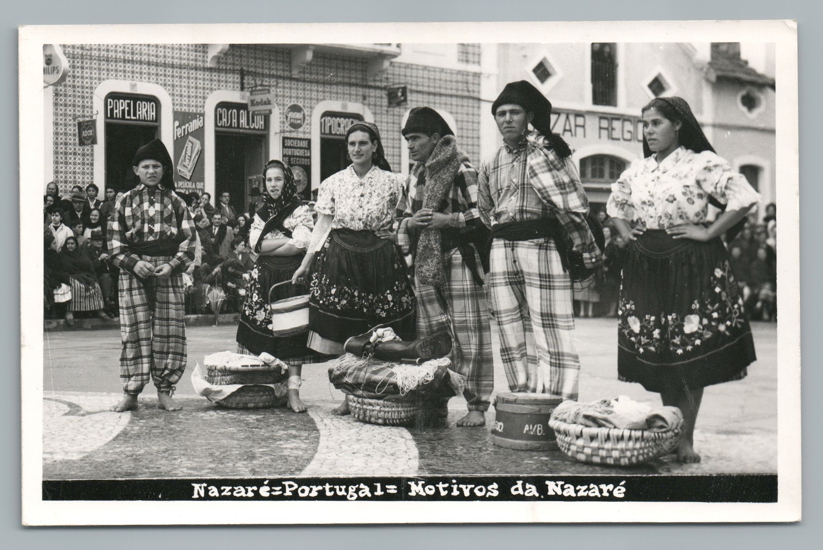 Nazaré Portugal—Pretty Women in Native Costumes RPPC Foto—Real Photo ...