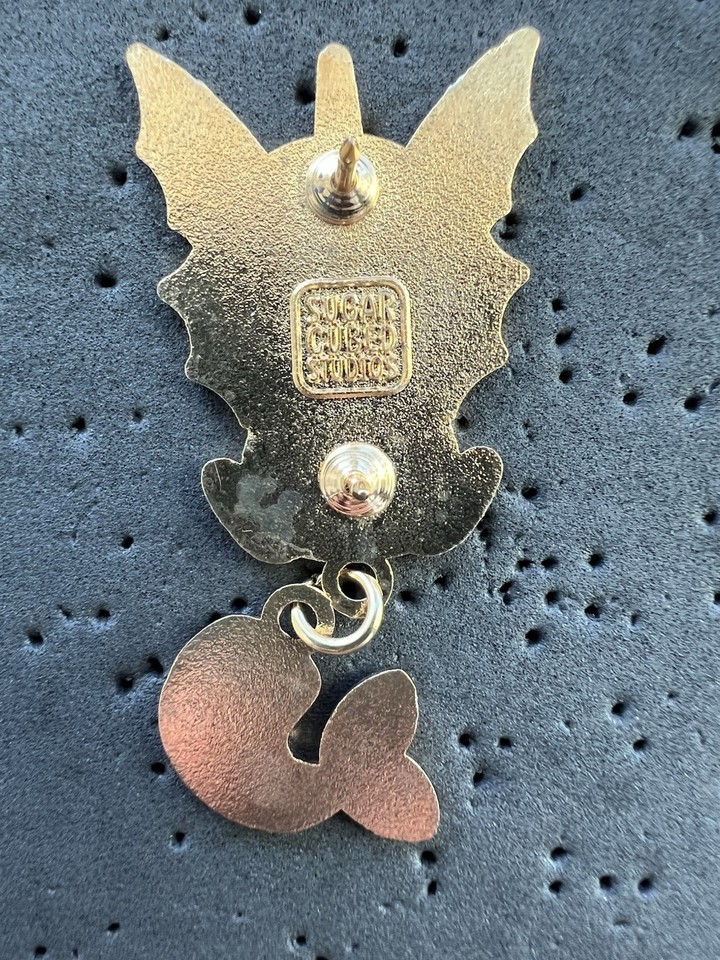 Pokémon FANTASY Pin - Eevee Vaporeon Dangling Tail Sugar Cubed Studio ...