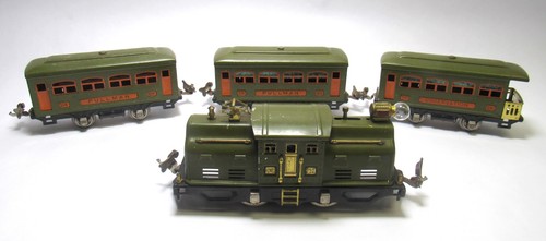 LIONEL #252 ELECTRIC LOCOMOTIVE + (2) #529 Passenger Cars & #530 ...