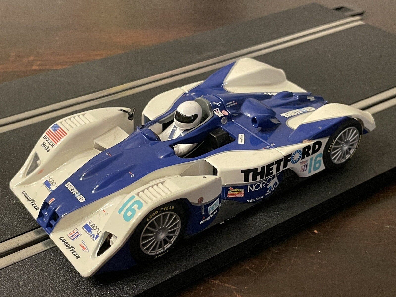 Scalextric MG 1/32 Lola #16 Slot Car Has Some Dmg | eBay