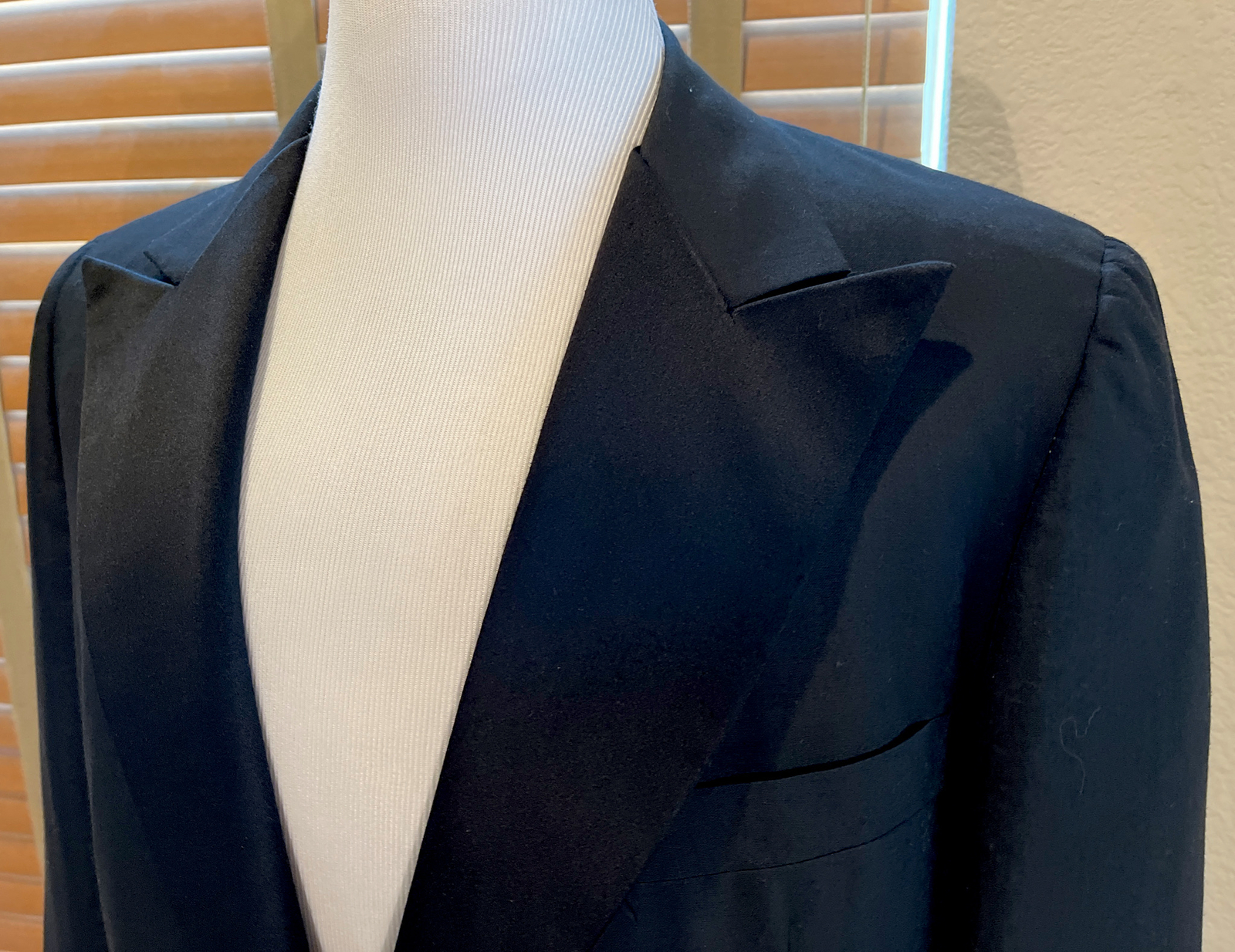 HICKEY FREEMAN Black One Button Satin Lapel Tuxedo Dinner Jacket Size ...