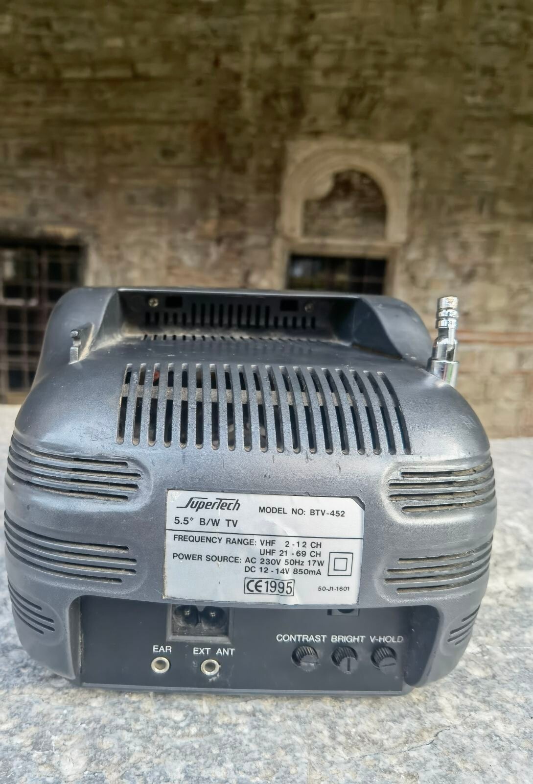 Supertech mini portable vintage CRT television, model BTV-452, black ...