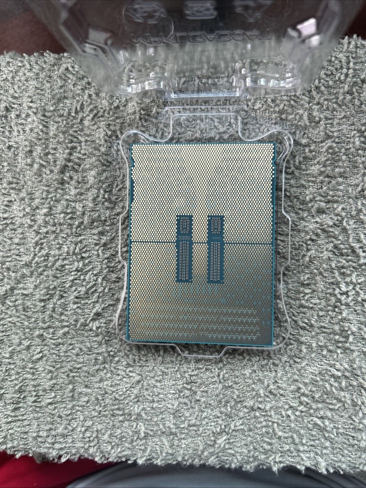 Intel Xeon Platinum 8488C CPU processor 48 cores, 96 threads, full load ...