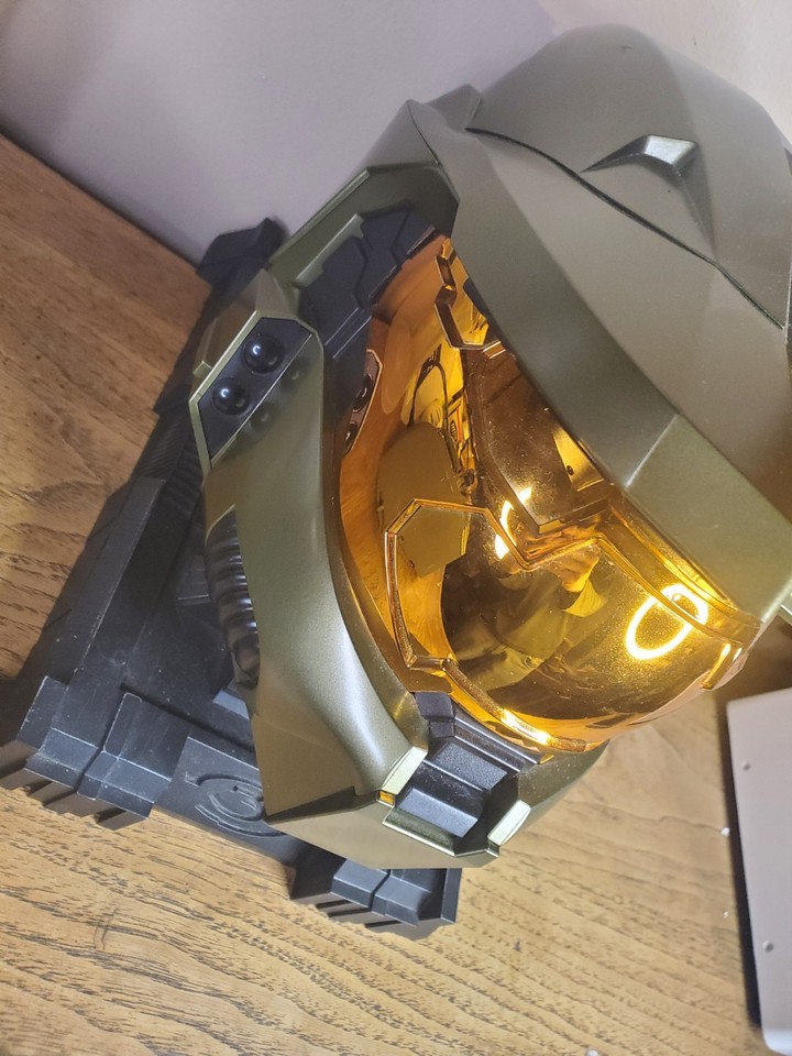 Xbox 360 Halo 3 Legendary Edition Master Chief Helmet Stand/Game Not ...