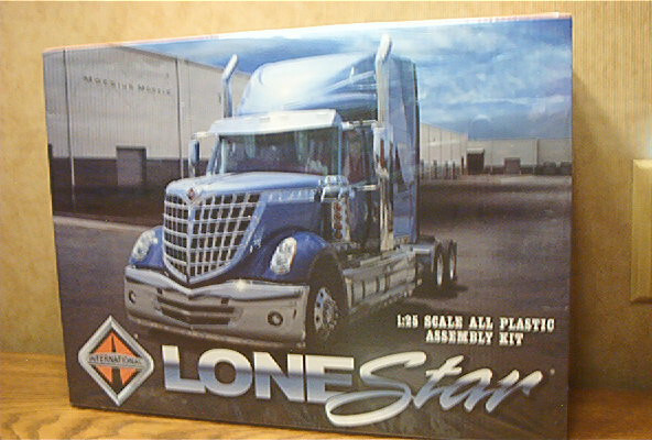 MOEBUS MODELS IH Lone Star 1/25 Scale Truck Model Kit #1300 (Tractor ...