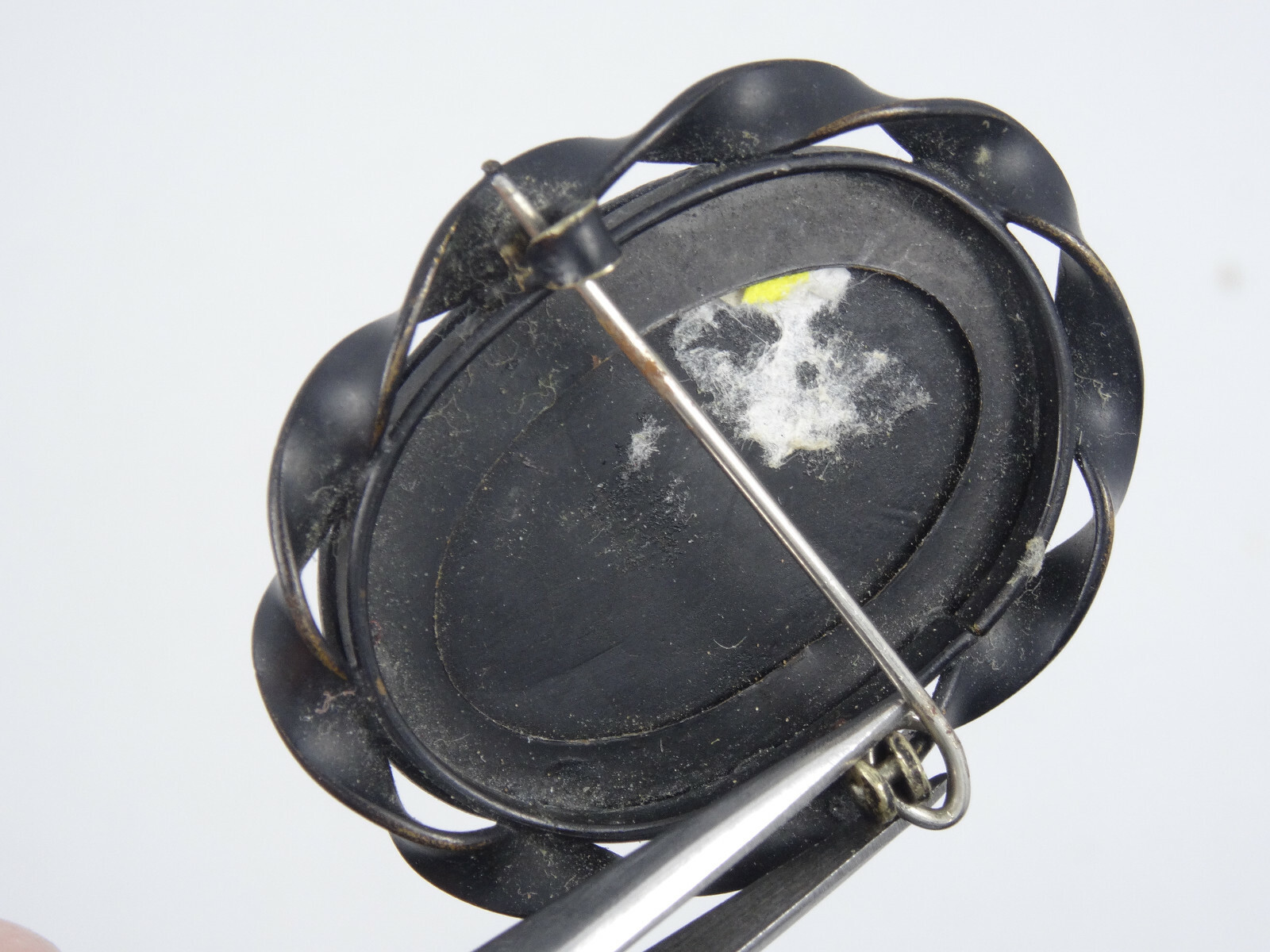 ANTIQUE BLACK CAMEO RUFFLED FRAME C CLASP PIN BROOCH ~ 1.5" | eBay