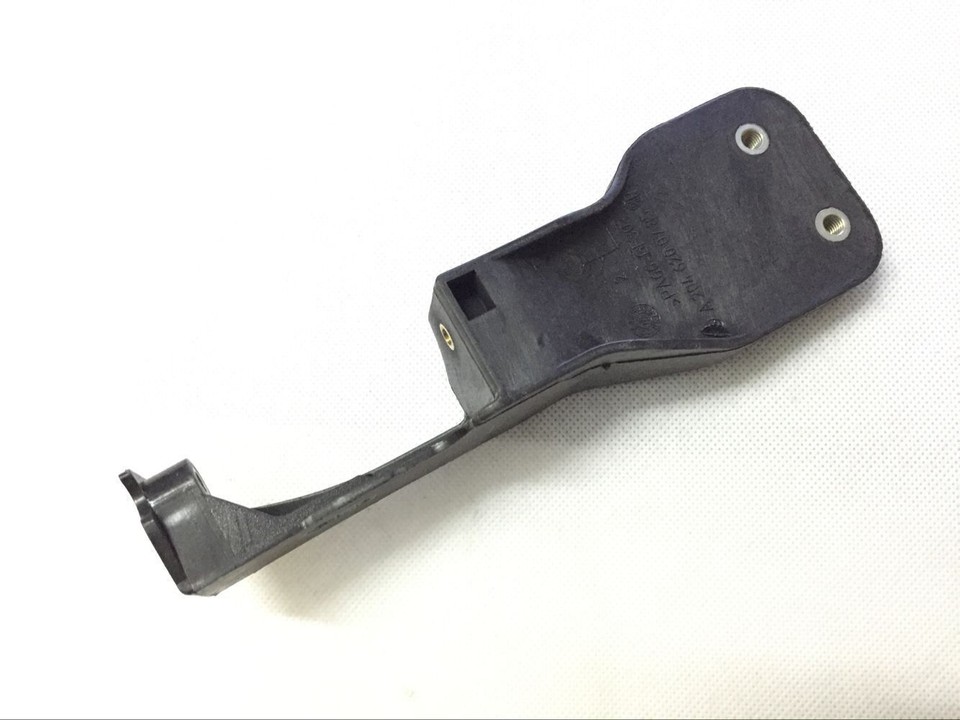 2046200685 Left side Headlight Carrier Bracket For Benz W204 GLK250 ...