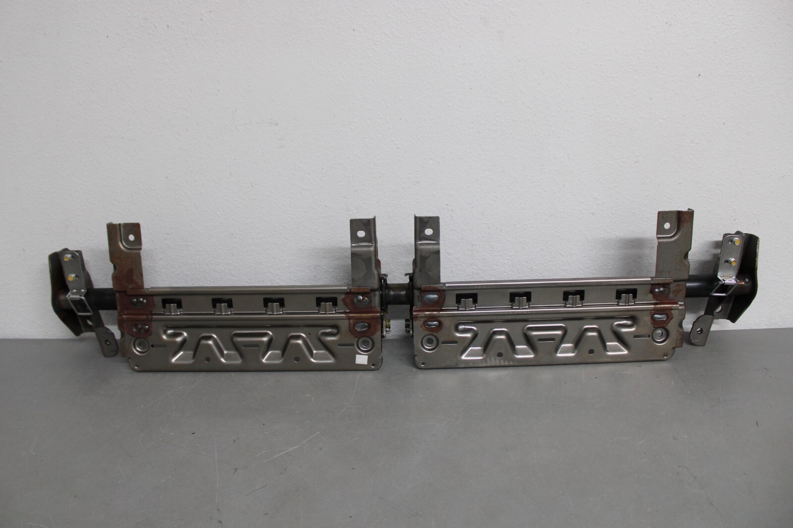 2011 2018 FORD EXPLORER THIRD ROW SEAT HINGE OEM | eBay