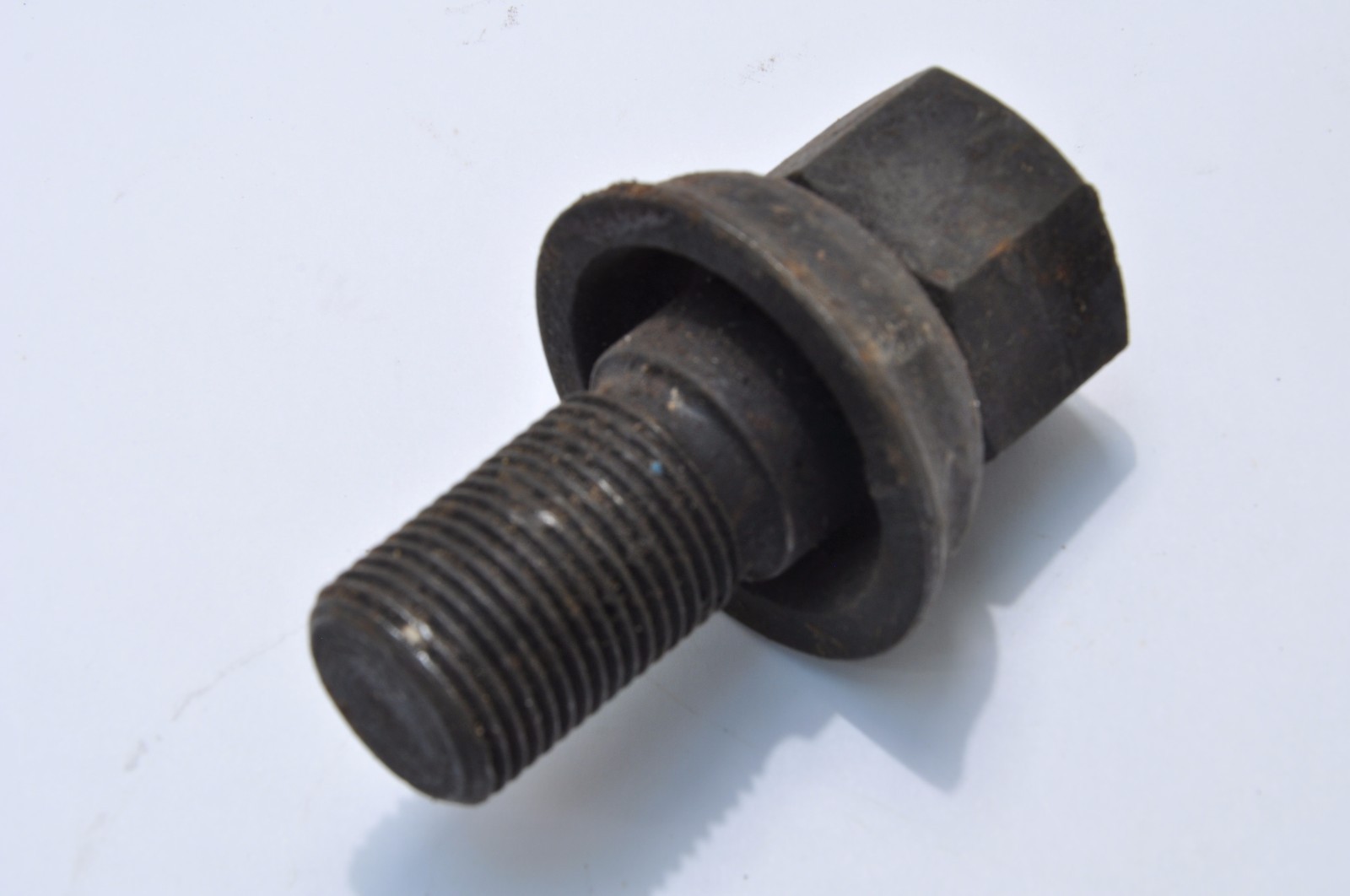 Sherman tank G104 Bogie wheel Bolt Set of 8. A384324 G104-5384323 | eBay