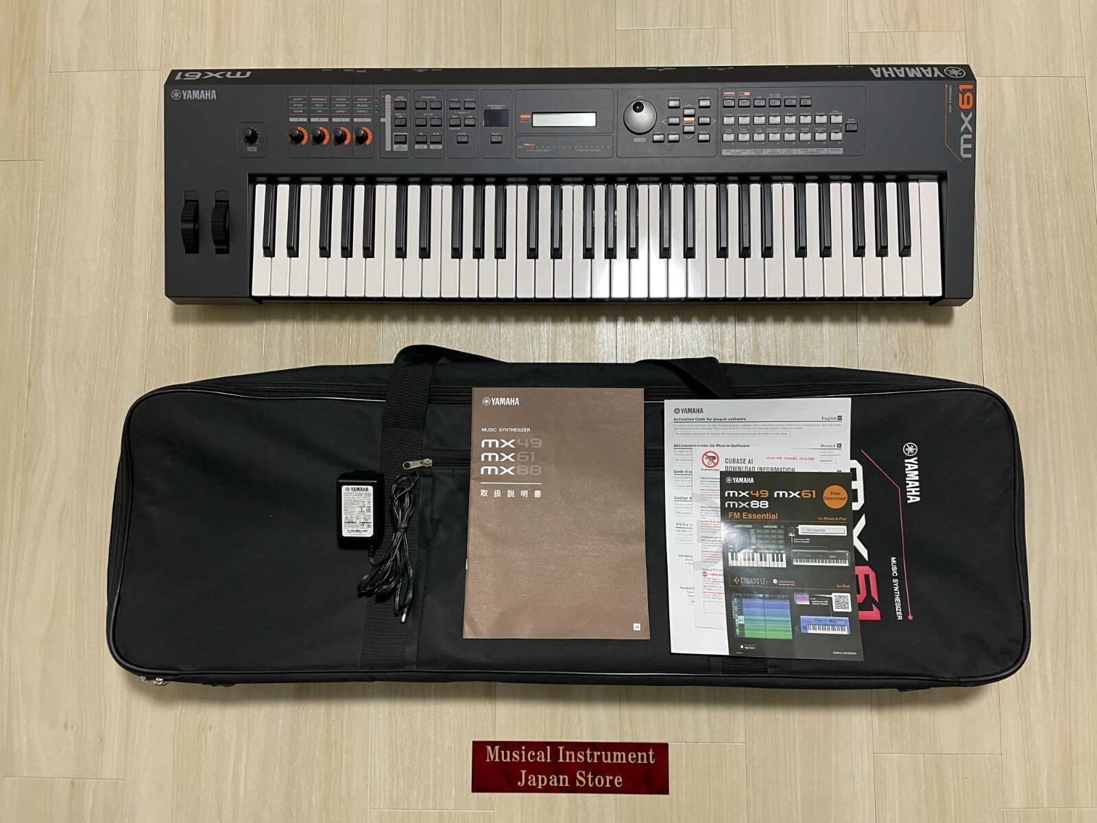Yamaha MX61 61-Key Analog Keyboard Synthesizer with Soft Case and ...