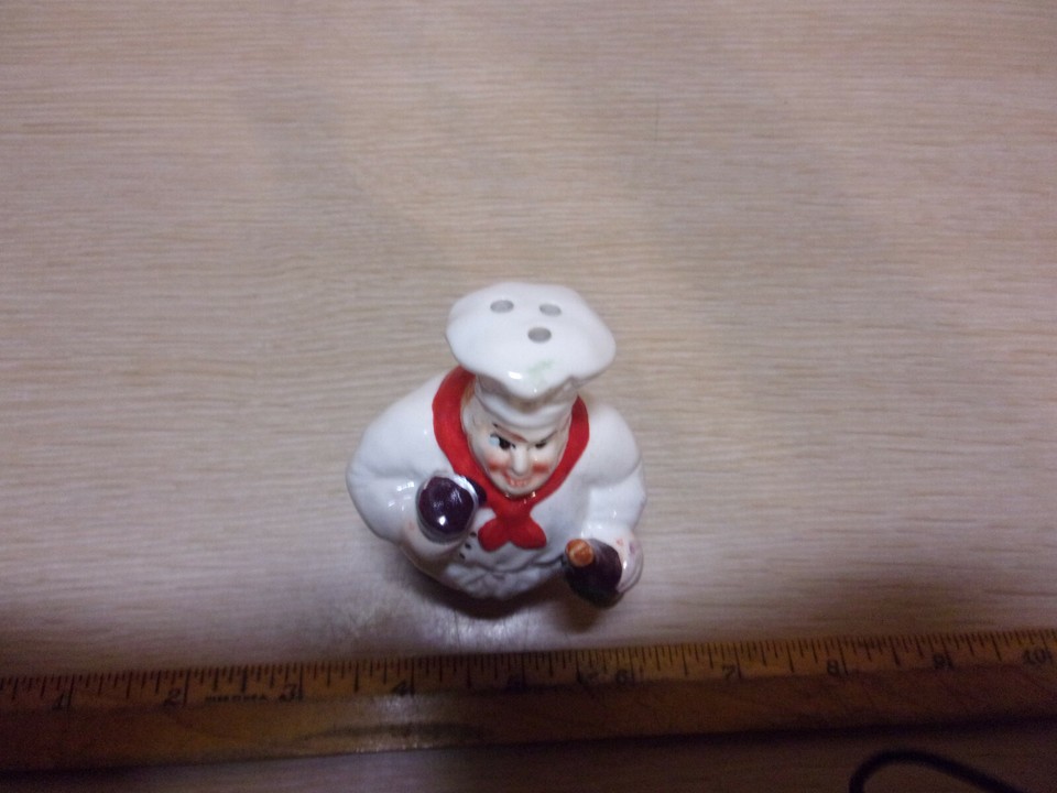 CHEF SPICE BOTTLES CHEF HOLDING A BOTTLE(3) HOLES IN HAT | eBay