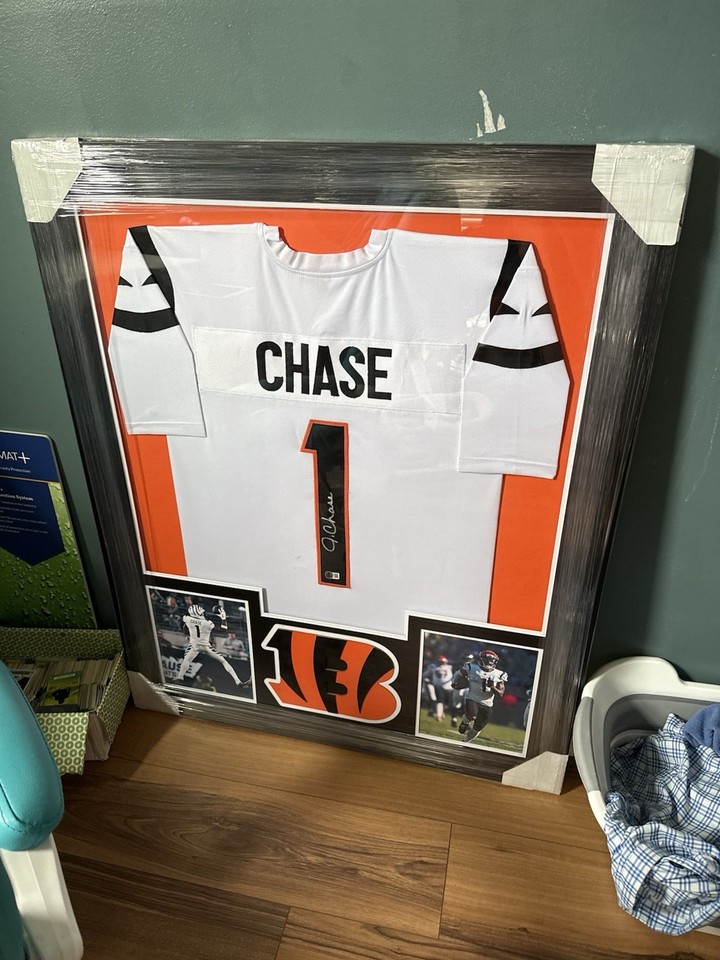Framed Jamar Chase Jersey (3D Logo) Cincinnati Bengals Autograph With ...