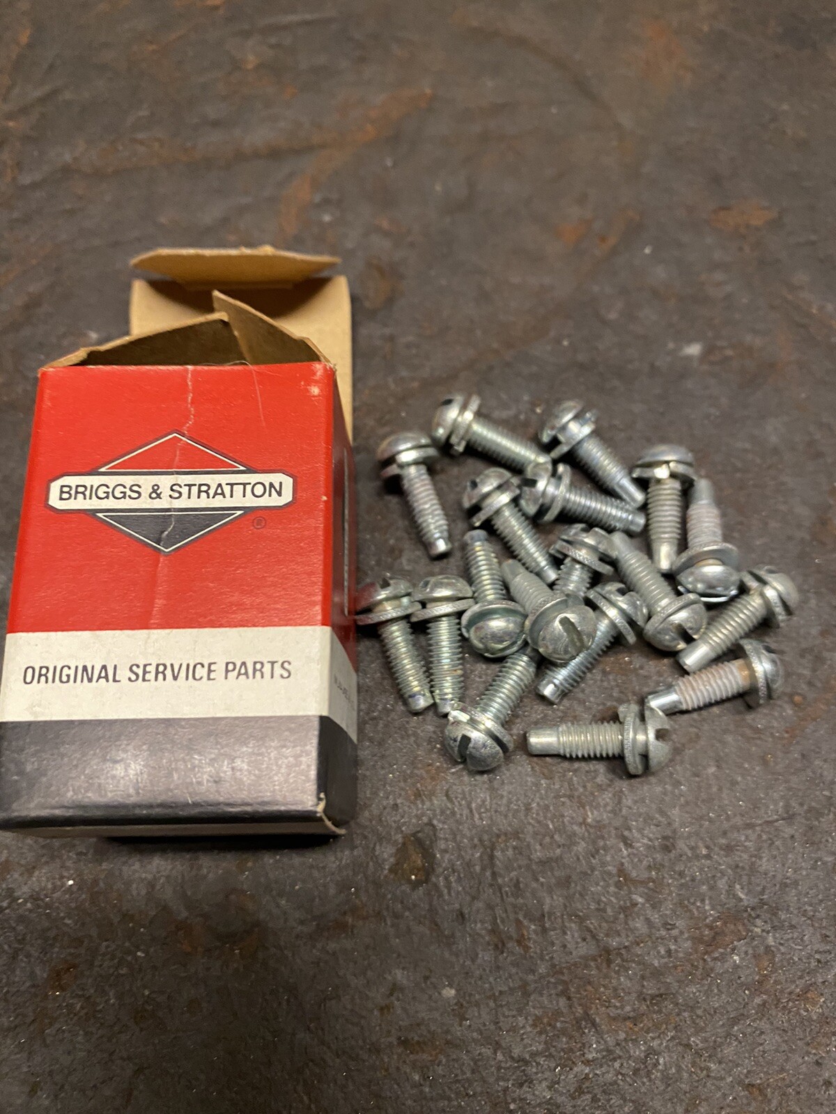 (YC4) Briggs and Stratton Lot Of (18) 93440 Screws | eBay