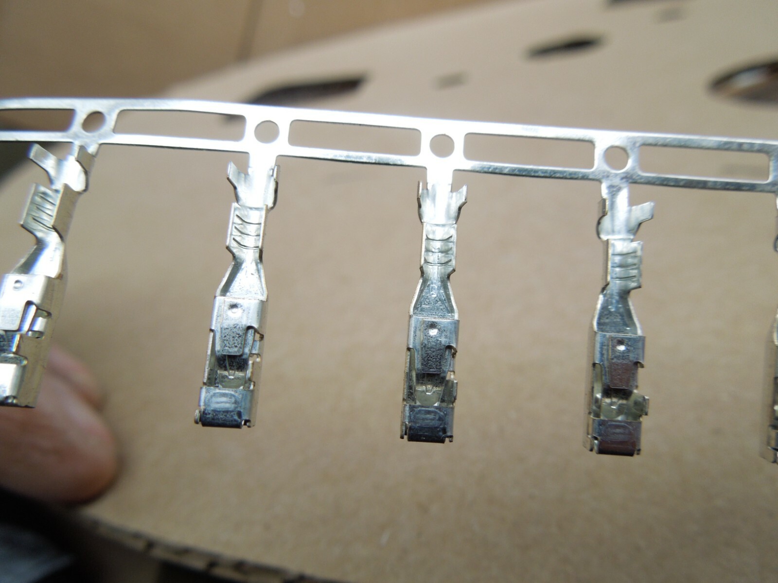 Delphi/ APTIV 15304711 Female Connector Full Spool 3500 Terminals | eBay