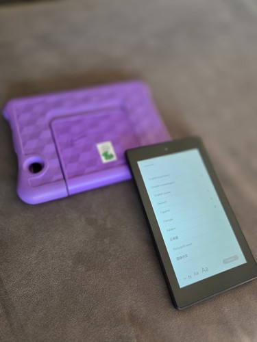 Amazon M8S26G Fire 7 9th Gen 16 GB tablet bundle w/purple kids case ...