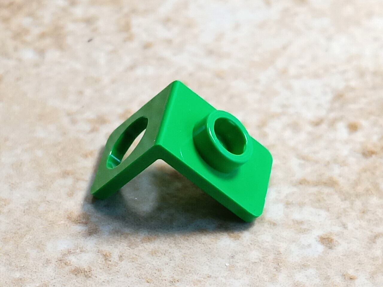 LEGO Bright GREEN Neck Bracket Lot of 1 Back Stud Bodywear Neckbracket ...