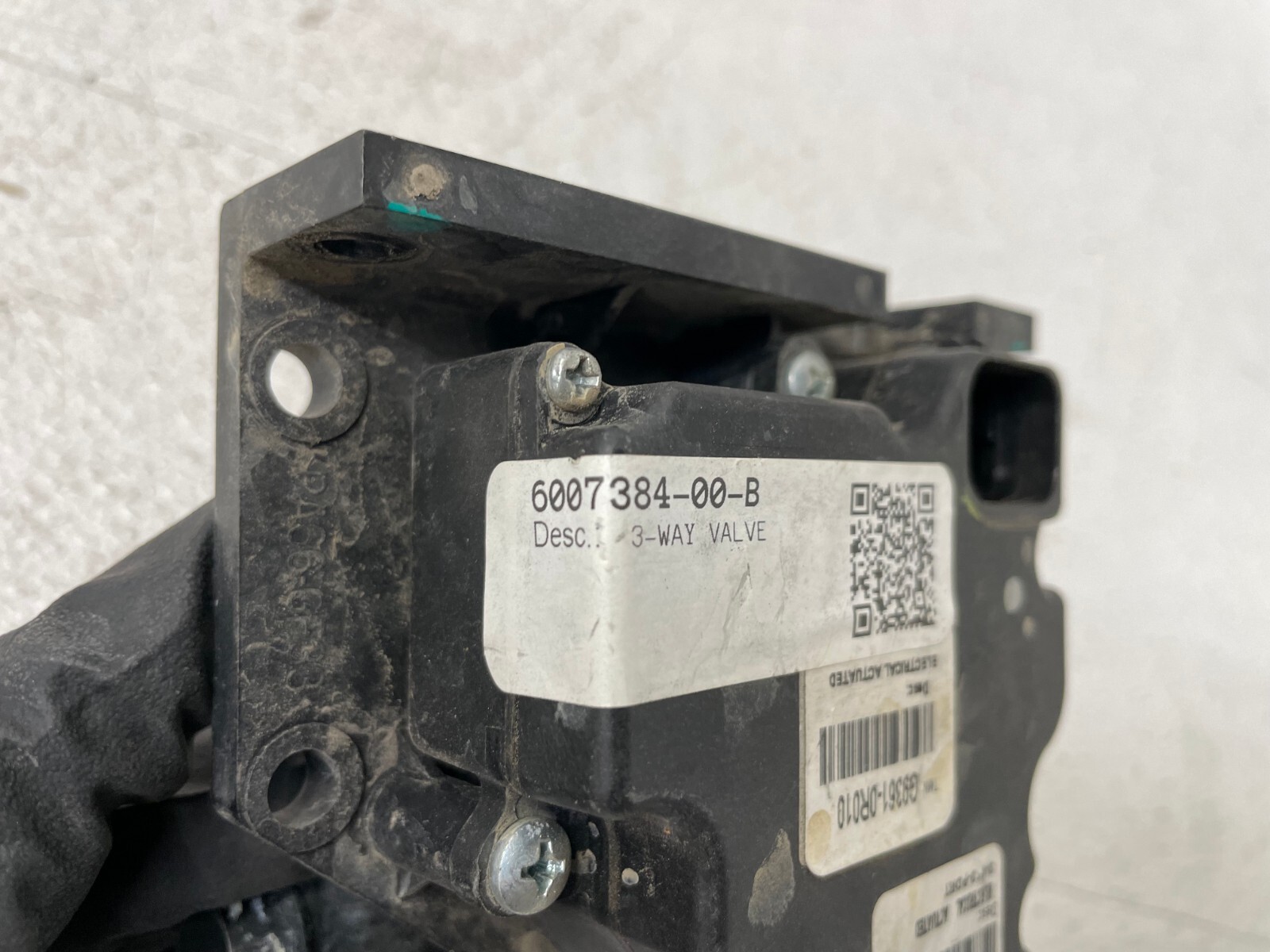 2015 Tesla Model S 70d Coolant System Pump Valve B 6007384-00-b for ...