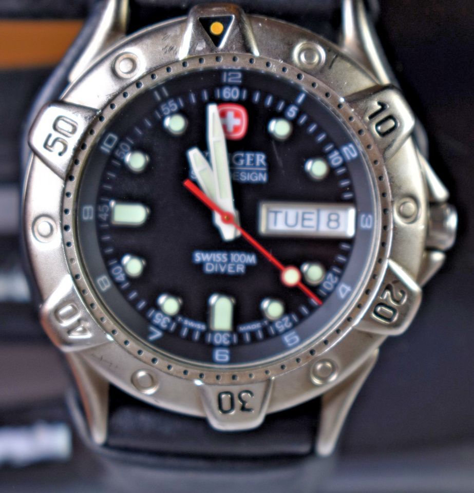 Wenger SAK Design Men's Swiss Army Diver Watch 100M NEW BATTERY! | eBay