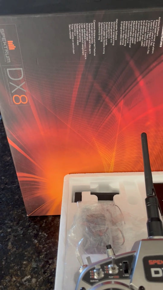 New SPEKTRUM DX8 8-Channel 2.4GHz DSM2 with Receivers, Charger & Manual ...