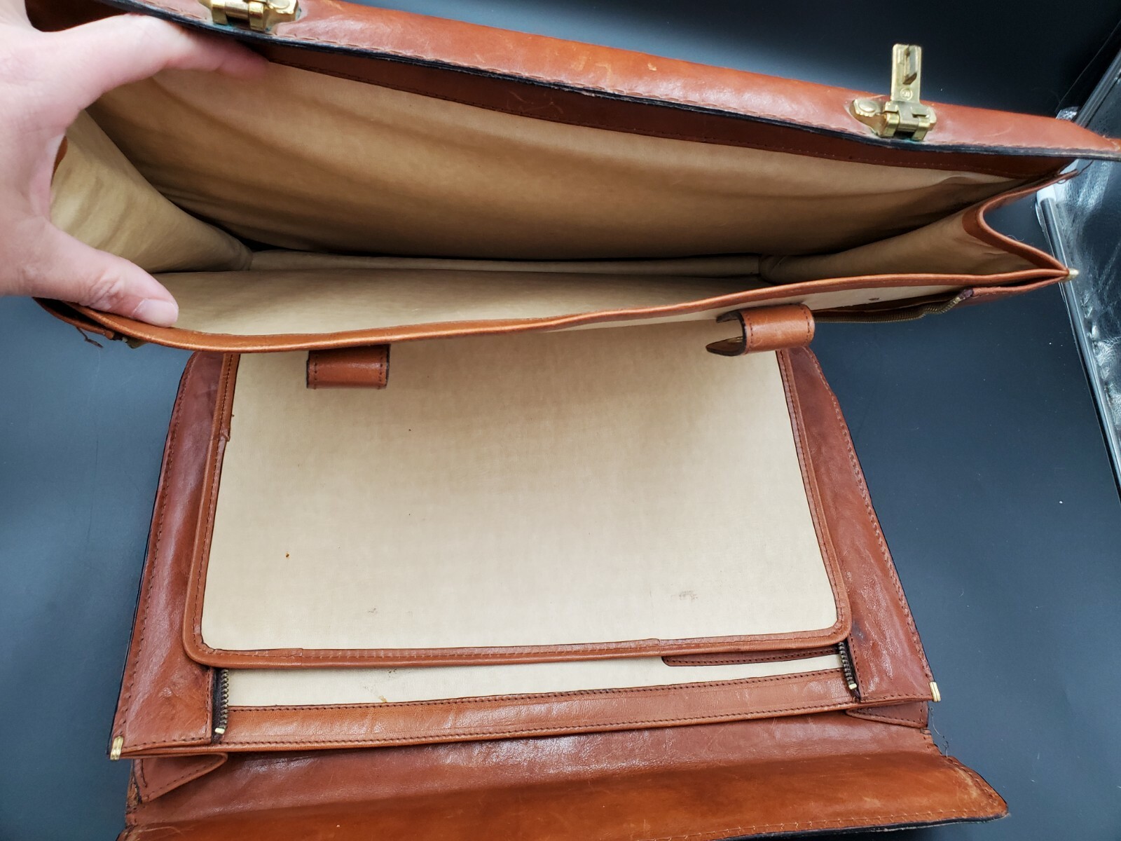 Vintage Amiet Brown Leather locking Briefcase. Soft s… - Gem