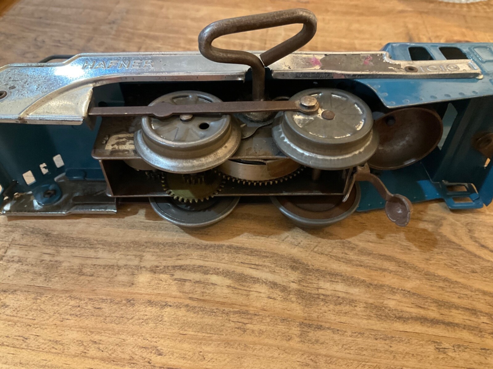 HAFNER Wind up Train 1010 (w/ KEY) includes 3 cars and 16pcs of track ...