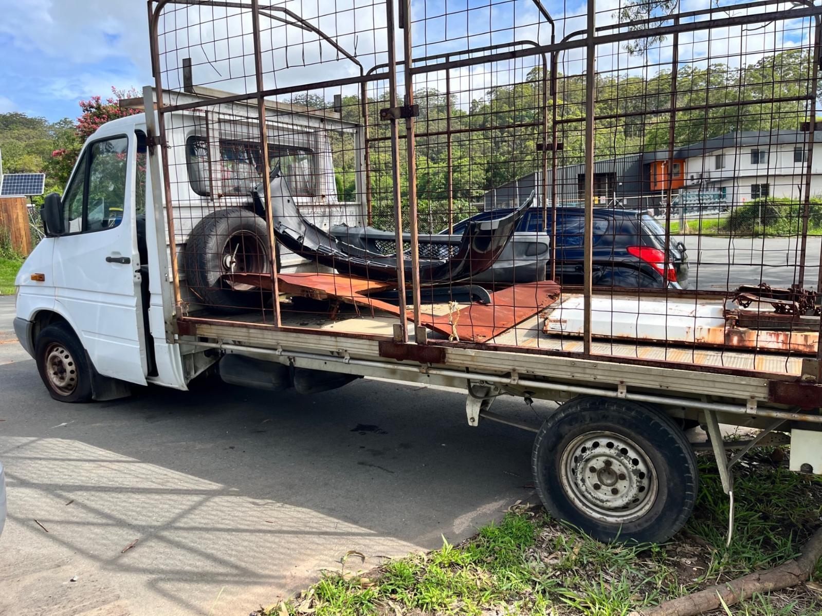 MERCEDES SPRINTER FUSE BOX ENGINE BAY, 02/98-10/06 98 99 00 01 02 03 04 ...