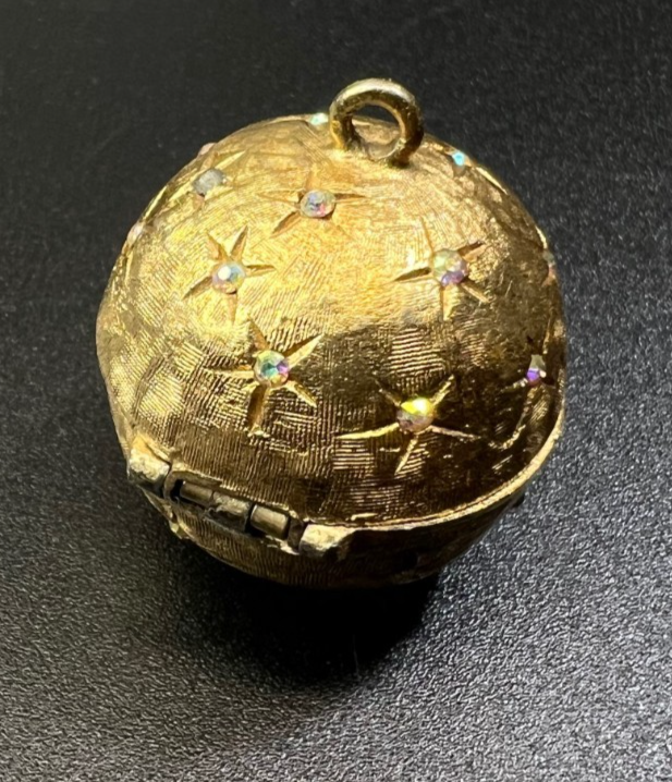 Vintage Harvester Sparkly Gold Tone Globe Pocket Watch Ball - not ...