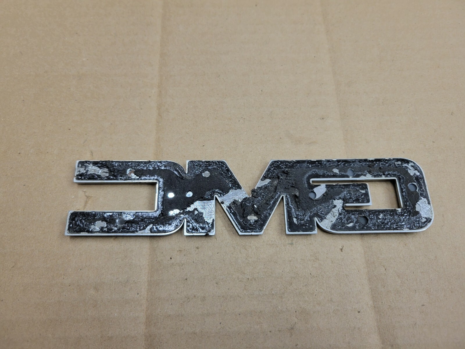 GMC OEM Red & Chrome 7 5/8" Plastic Emblem Badge Logo Nameplate Name ...
