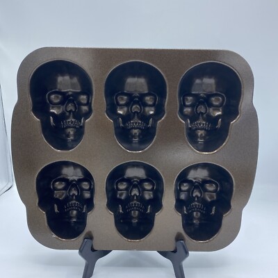 Nordic Ware Haunted Skull Cakelet Pan Muffin Mini Cakes Halloween ...