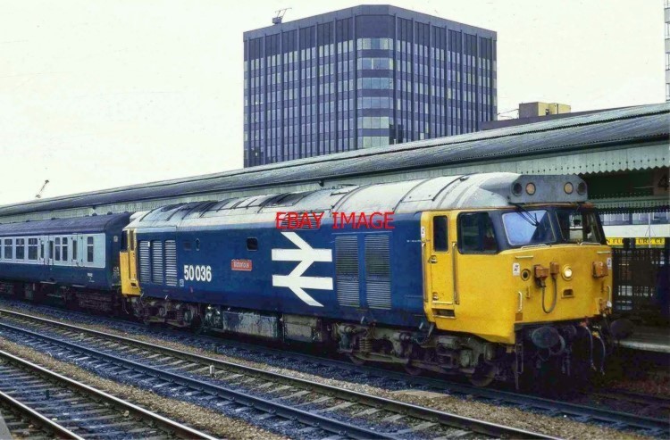 PHOTO CLASS 50 LOCO NO 50036 VICTORIOUS. AT READING RAILWAY STATION ...