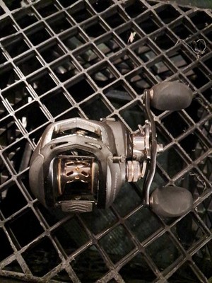 Bass Pro Carbonlite Series XPS JCL10SHA Low Profile Bait Casting Reel ...
