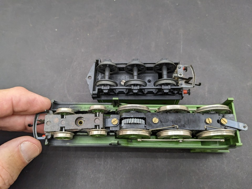 Triang Hornby R150 LNER Green B12 4-6-0 loco excellent condition | eBay UK