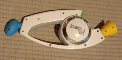 Bop It! Shout It Electronic Handheld Game Twist Pull White Hasbro 2008 ...