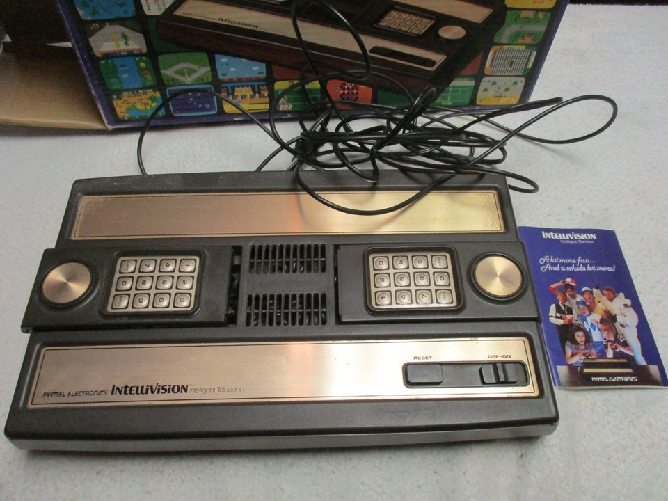 MATTEL INTELLIVISION CONSOLE VINTAGE VIDEO GAME SYSTEM COMPLETE IN BOX ...