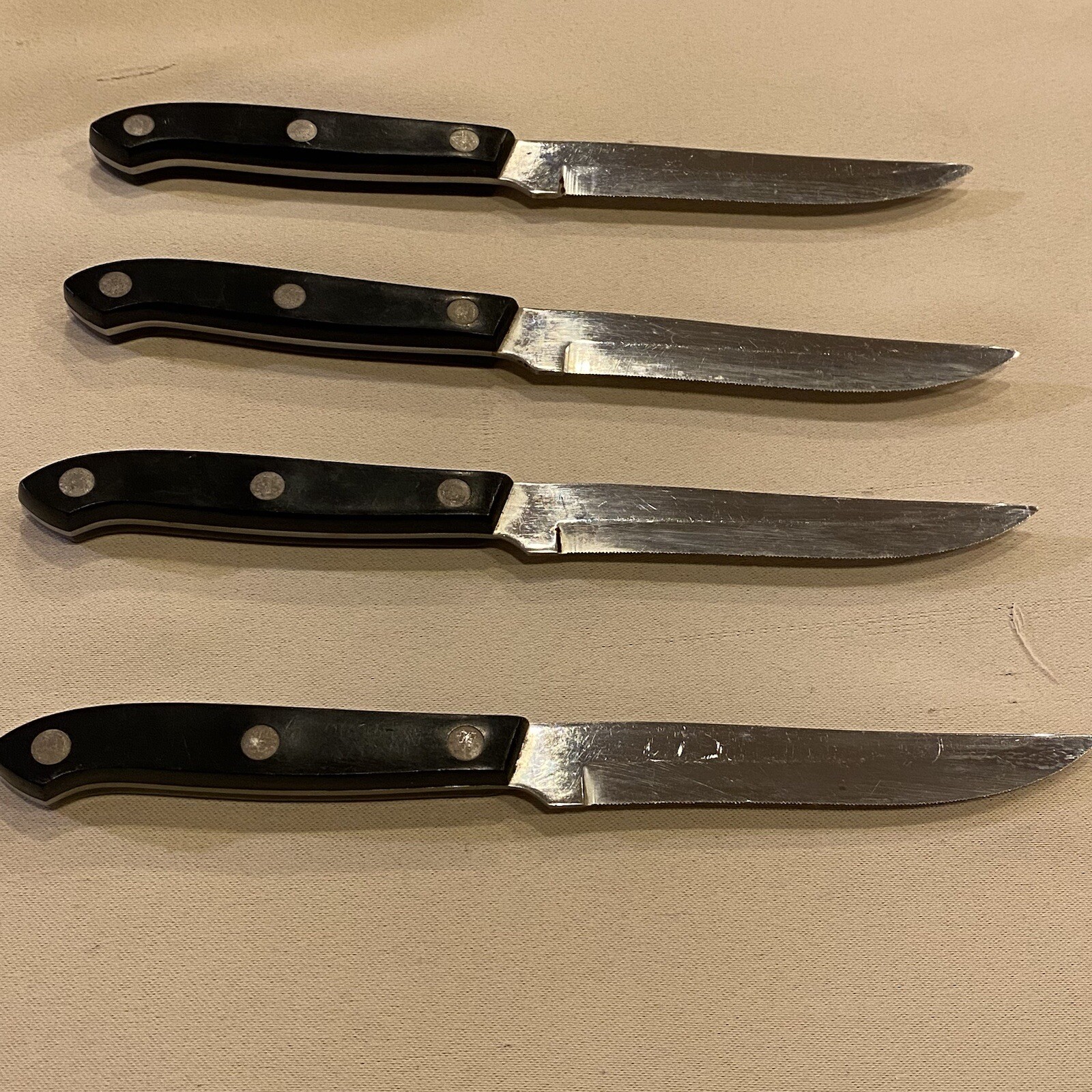 JA Henckels International Stainless 4-1/2” Blade Steak Knives. 4Pc Set ...