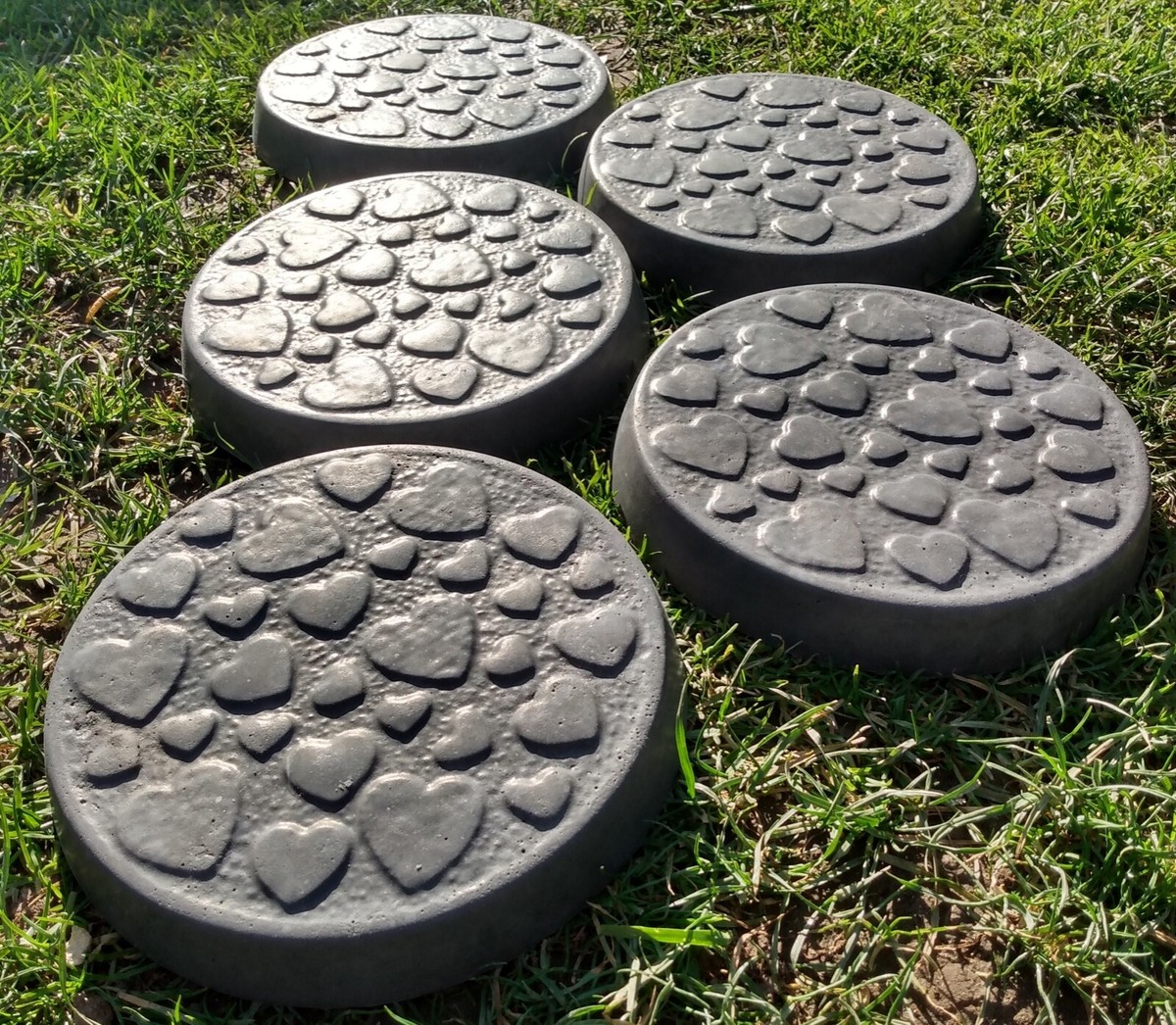 Round Concrete Stepping Stones 17 Creative Round Stepping Stone