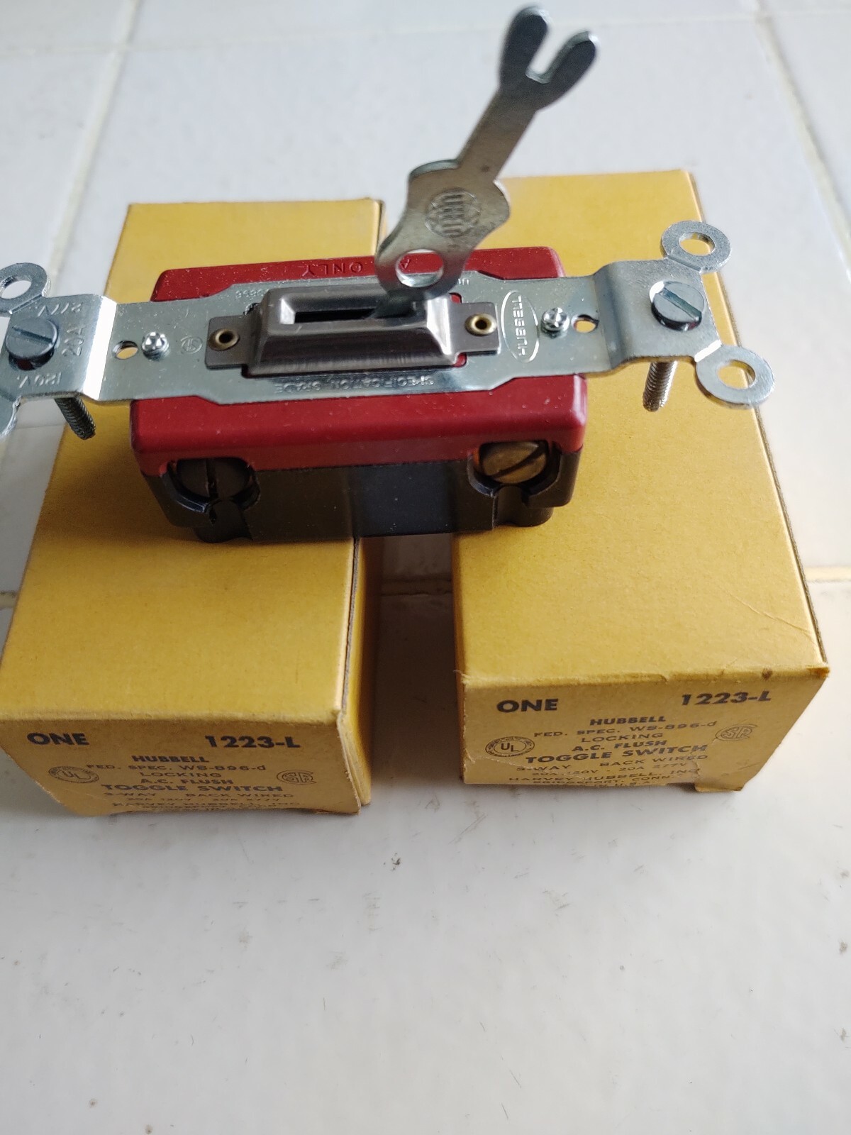 Hubbell 1223-l Locking A.c. Flush Toggle Switch 3-way 20a 120v for sale ...