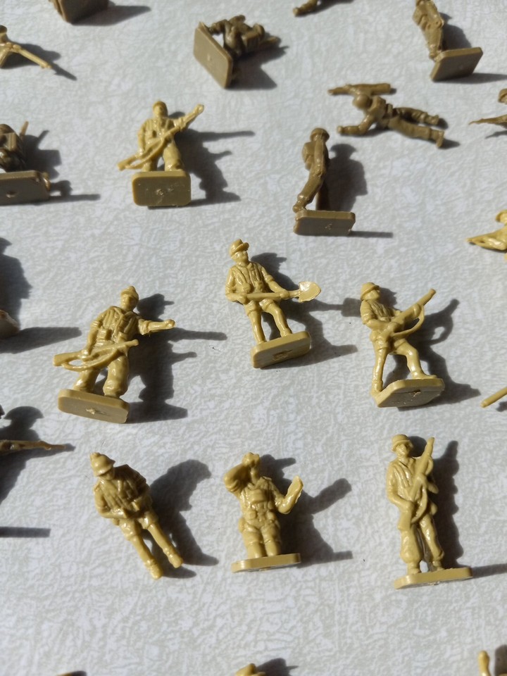 Lot of 56 Mini Plastic Army Soldiers Men Figures Toys Green Small Tiny ...