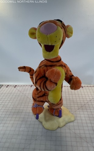 1996 Telco Disney Winnie the Pooh Tigger Motionette Animated Christmas ...