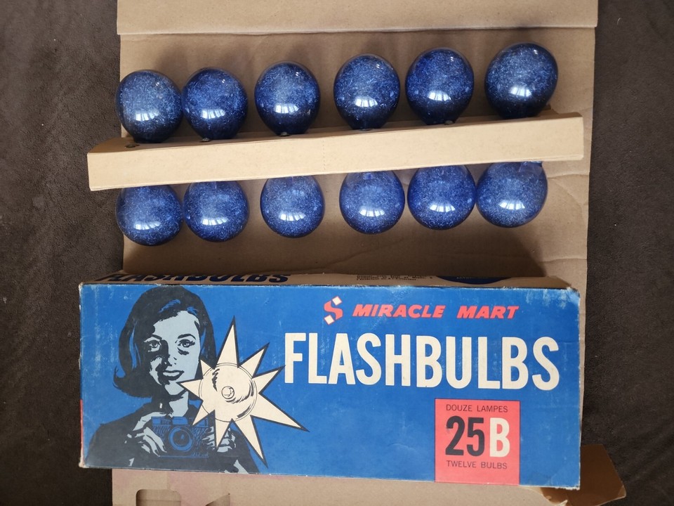 Miracle Mart vintage blue dot flashbulbs 25B complete 12 bulbs still in ...