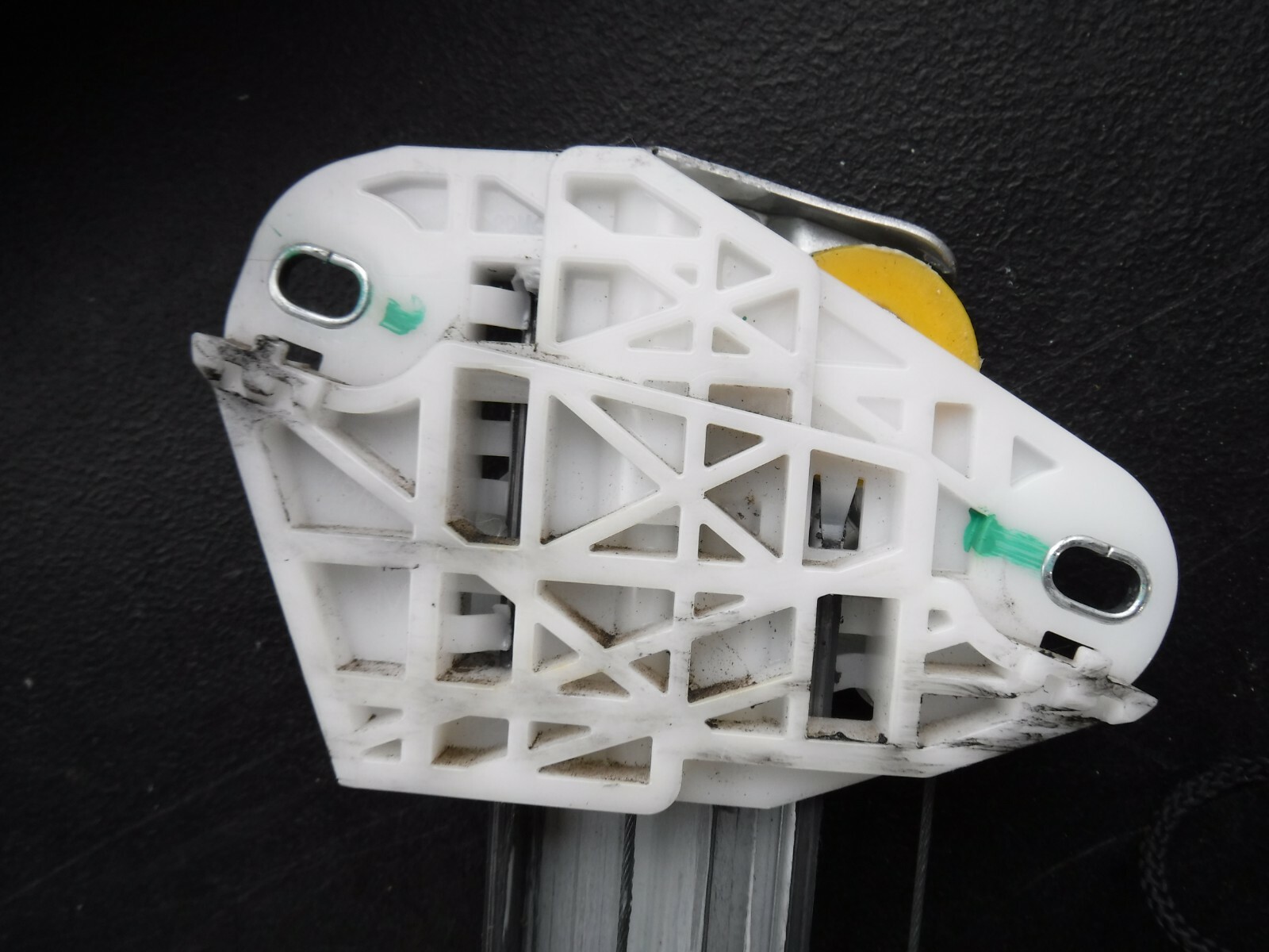 2015-2019 Honda Fit right Passenger front regulator 72210-T5R-A01 D29 ...