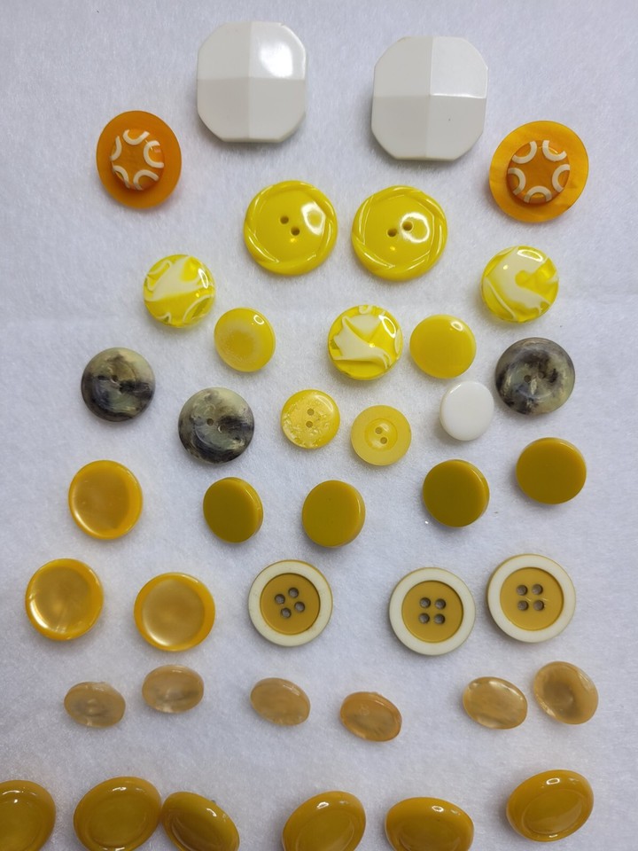 Lot Of 50 Vintage Yellow Gold Buttons Junk Journal Craft Scrapbook Art ...