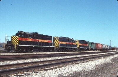 IAIS 431 GP-10 #11 BLUE ISLAND IL(IOWA INTERSTATE) ORIGINAL SLIDE 04-17 ...