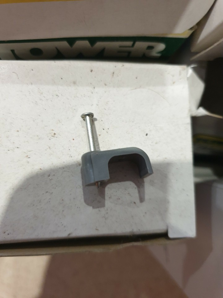 Job Lot Qty 450 14mm white Round & Qty 800 4mm Grey CABLE CLIPS P&P ...