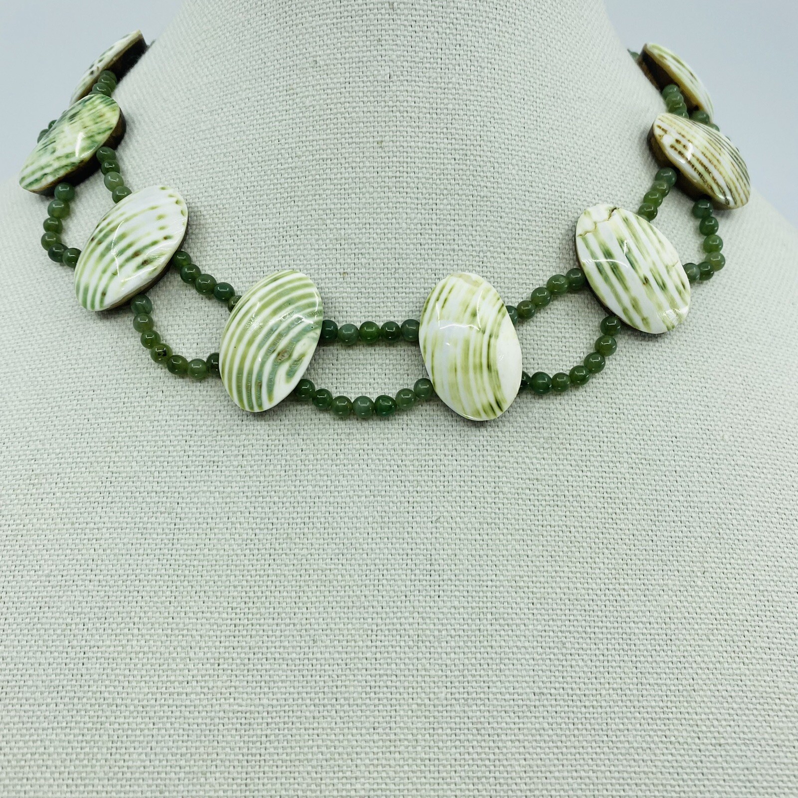 Upcycled Vintage Green Shell & Wood Collar Necklace with Green Stone ...