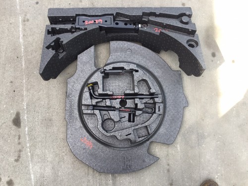 18 LAND ROVER VELAR COMPLETE JACK AND TOOL KIT | eBay