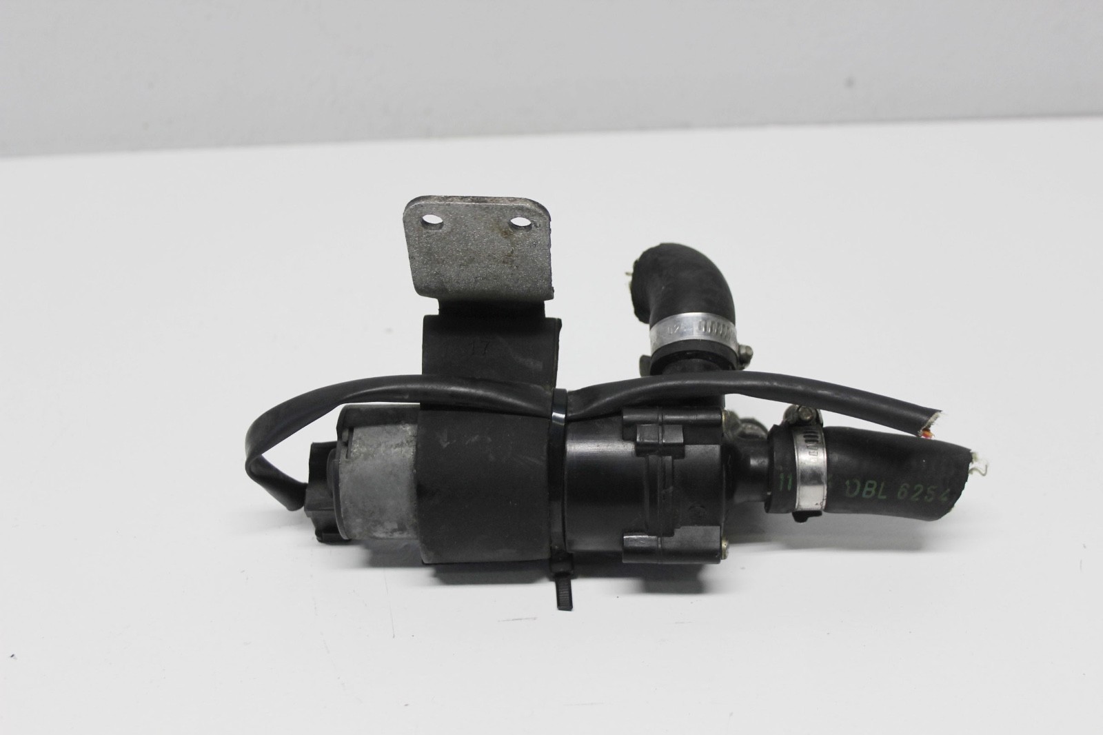 P901141 1998-2002 Mercedes CLK320 Auxiliary Water Pump CLK430 ...