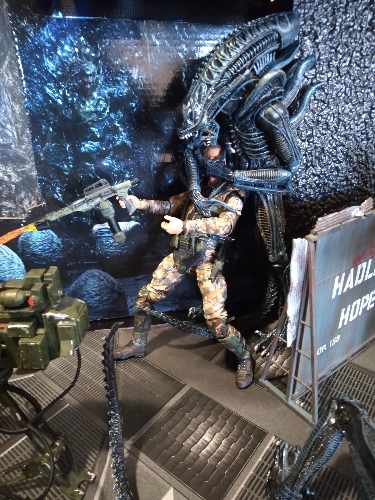 NECA ALIENS HUGE LOT DIORAMA RIPLEY,NEWT,HICKS,HUDSON,QUEEN, XENOMORP U ...